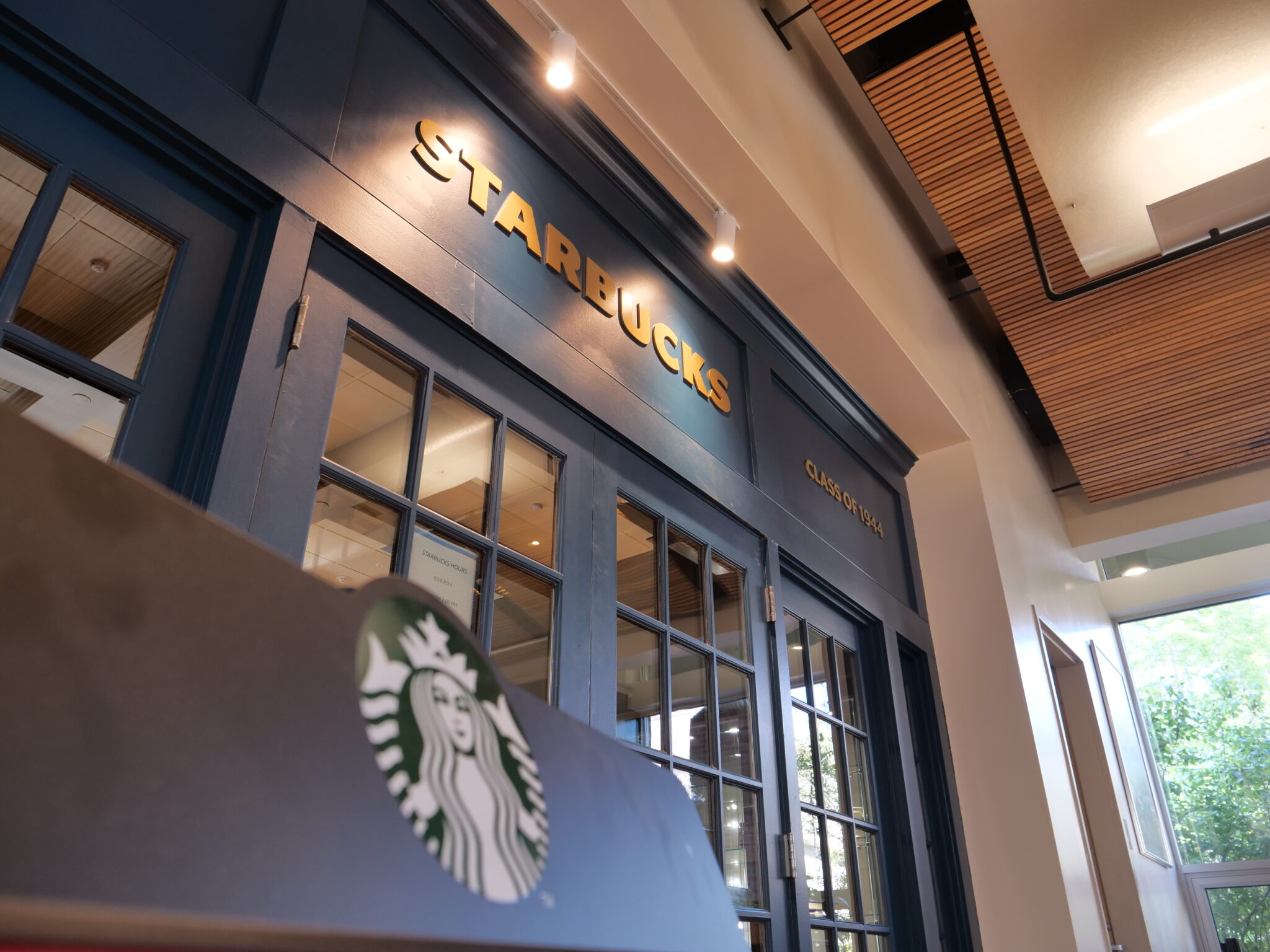 New dining spots open on UMaine campus: eat>NOW and Starbucks – The ...